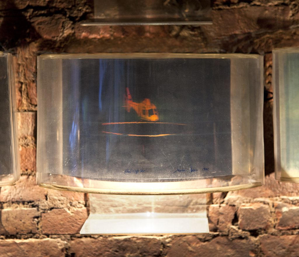Display unit for 120 degree Integral Hologram - Holographic Studios